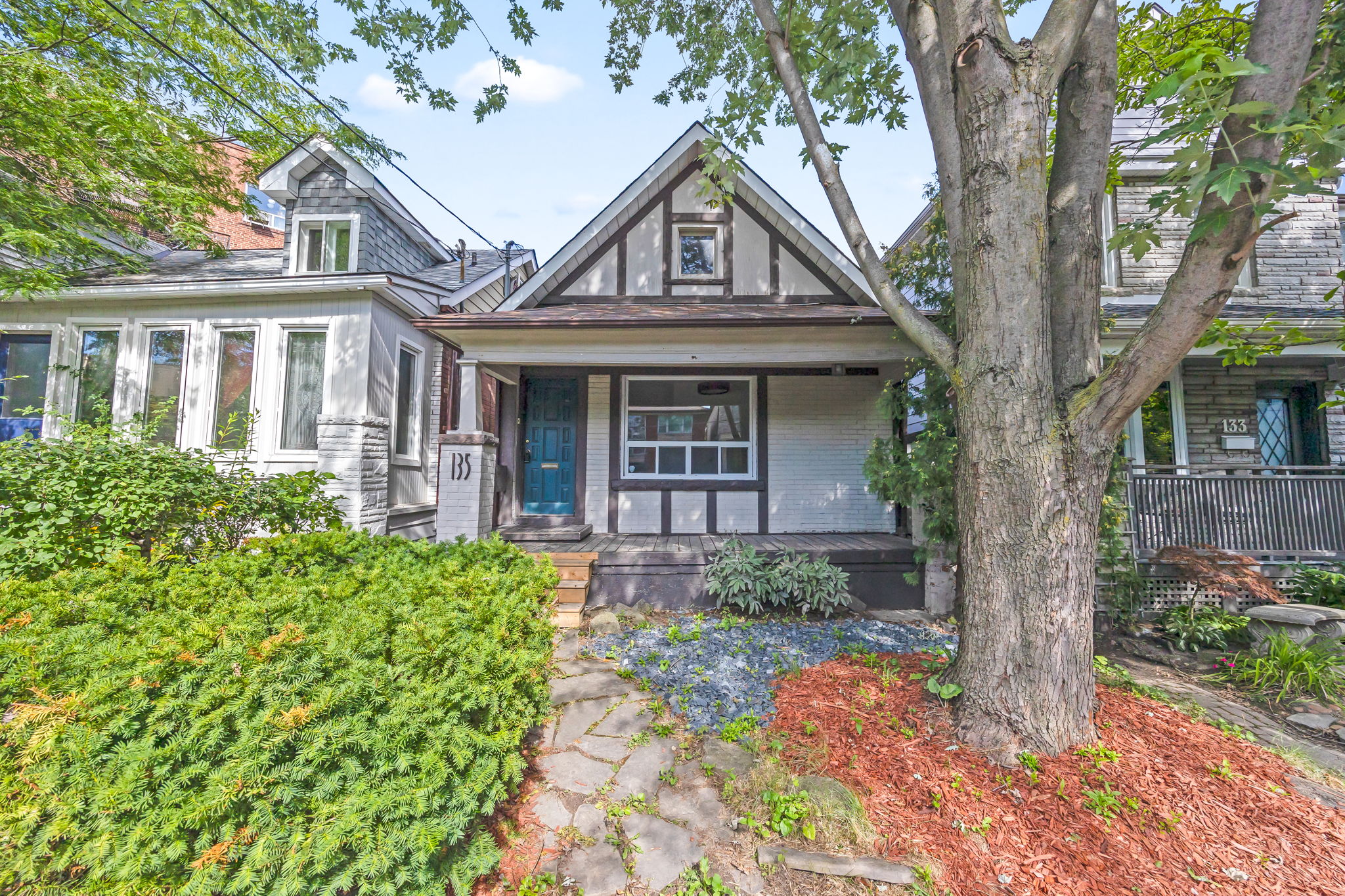 135 Kenwood Ave | Listed by Batori Group